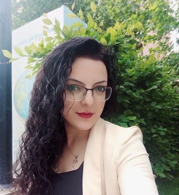 Մանուկների Շուրթերից Պէտք Է Հնչի Մանկականը - Asbarez - Armenian